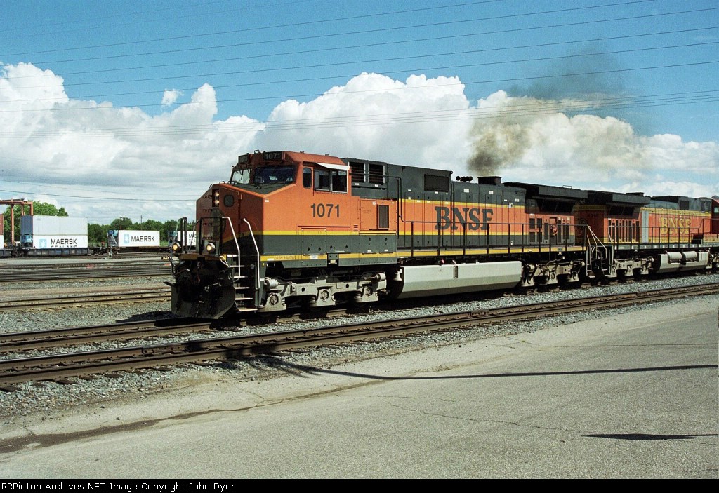 BNSF 1071